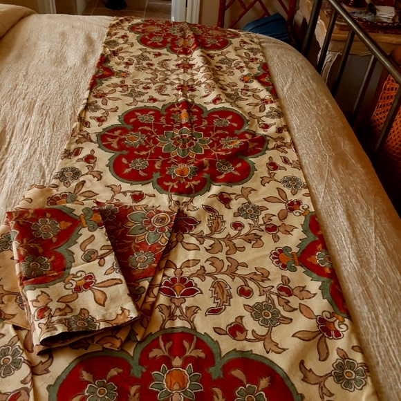 Pottery Barn | Dining | Pottery Barn Floral Cotton 8x18 Table Runner 2 ...